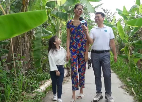 2M Tall Person - VGT TV